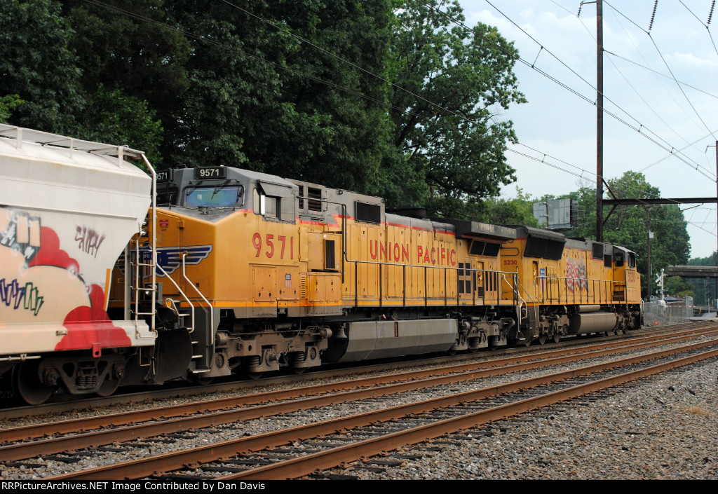 UP C44-9W 9571 trails on K479